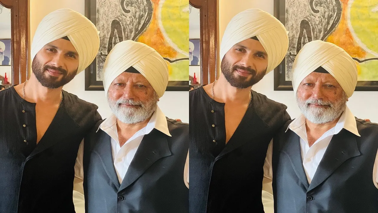 Shahid Kapoor: पिता के साथ पगड़ी बांधते दिखे शाहिद कपूर, जानिए किसकी ...