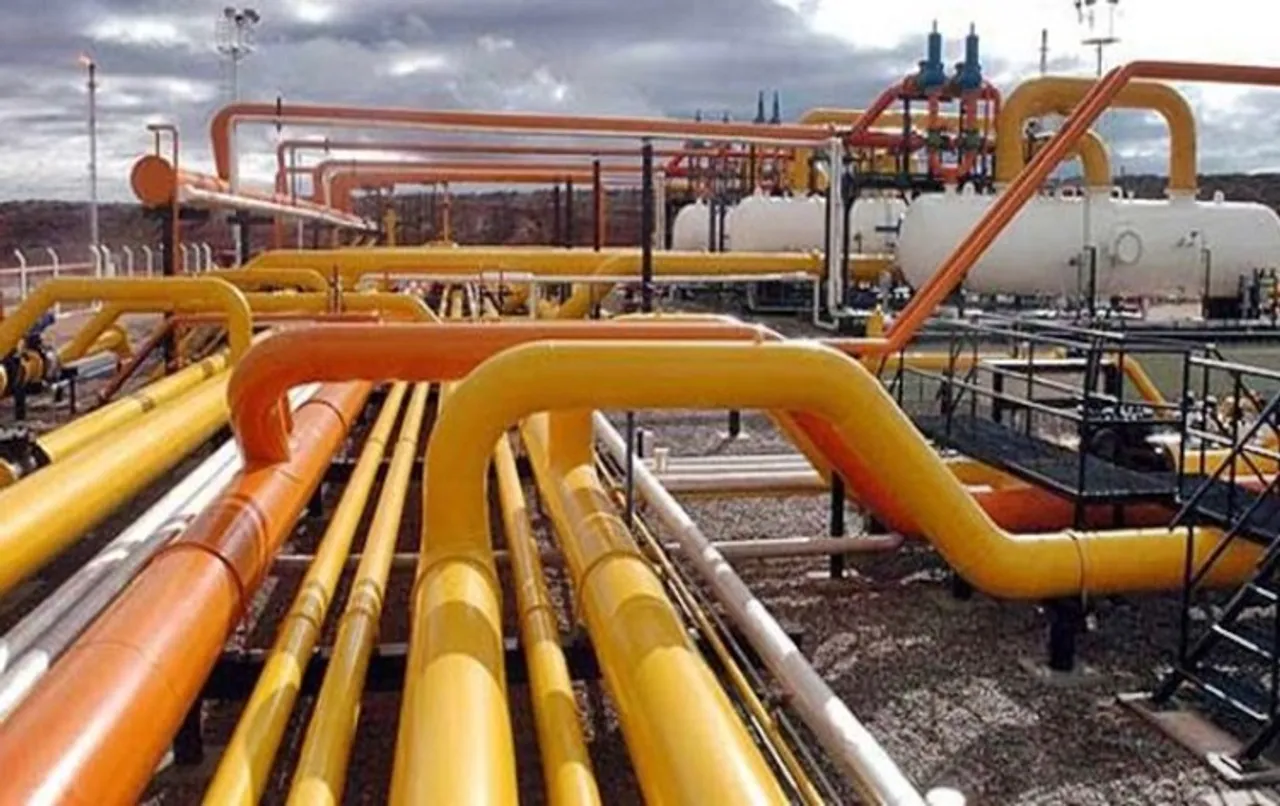 India's Natural Gas Pipeline Set to Reach New Milestone with 10,805 km ...