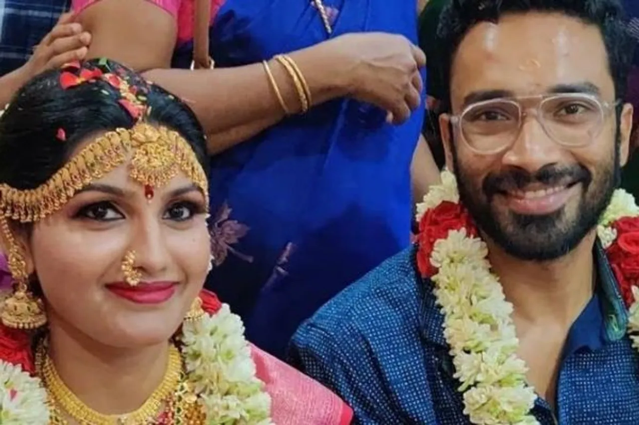 IAS Officers Renu Raj And Sriram Venkitaraman Get Married, Here Are ...