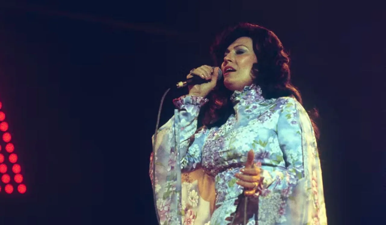 Queen Of Country Music Loretta Lynn Was A Spokeswoman For Working-Class ...