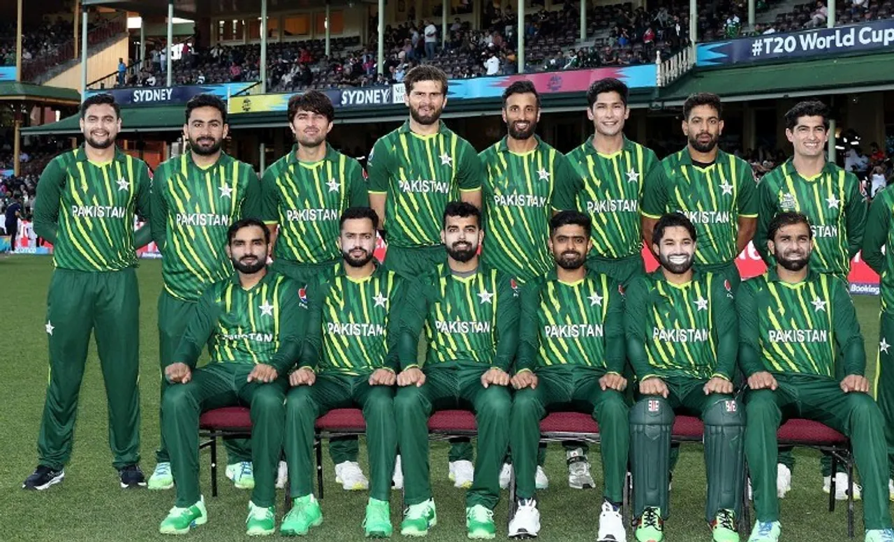 'Kya hai pakistani team me, lappu si team hai, zingur se players hai ...
