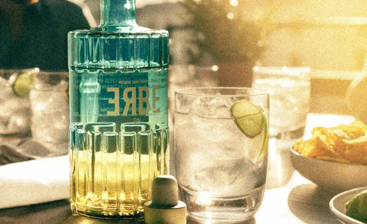Erbe comes with lime and sage expression