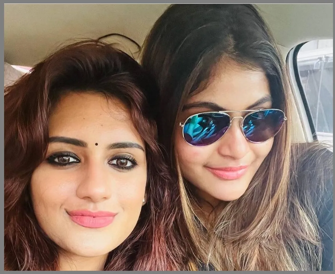 ட்வினிங் இன் பிளாக்: குயின்சி, நிவாஷினி கெட் டுகெதர் போட்டோஸ்