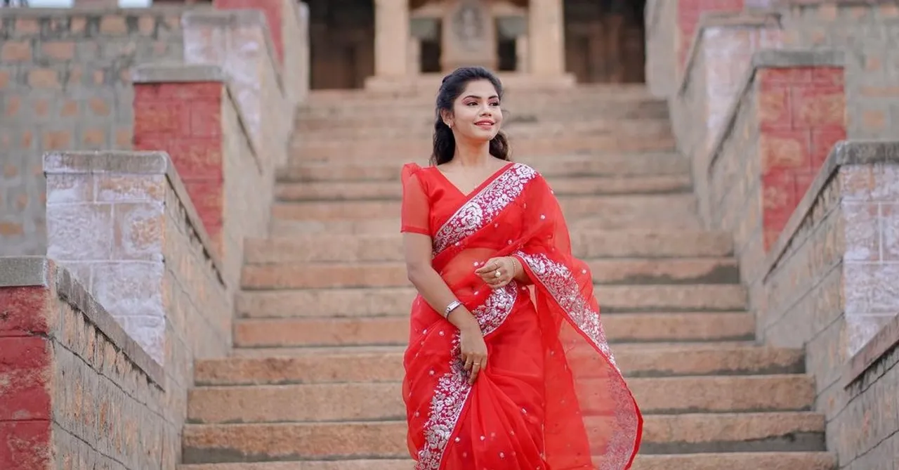 இந்த ஷோல்டர் டை அப்ஸ் குர்தா எப்படி இருக்கு? பிரணிகா இன்ஸ்டா கிளிக்ஸ்