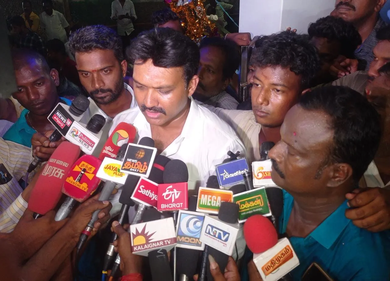 இலங்கையில் விரைவில் ஜல்லிக்கட்டு; திருச்சியில் செந்தில் தொண்டைமான் ...