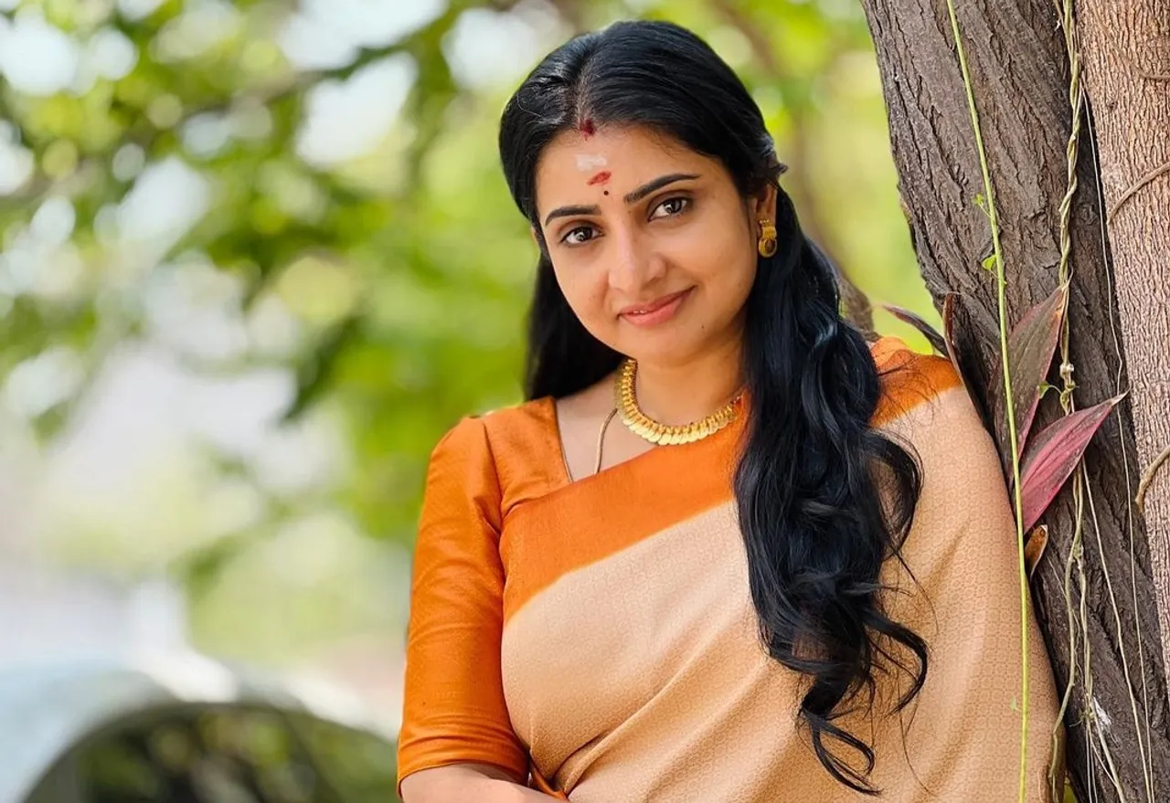 கண்களுக்கு கீழே எக்ஸ்ட்ரா கவனிப்பு ரொம்ப தேவை- இதுதான் சுஜிதா தனுஷ் அழகின் ரகசியம்