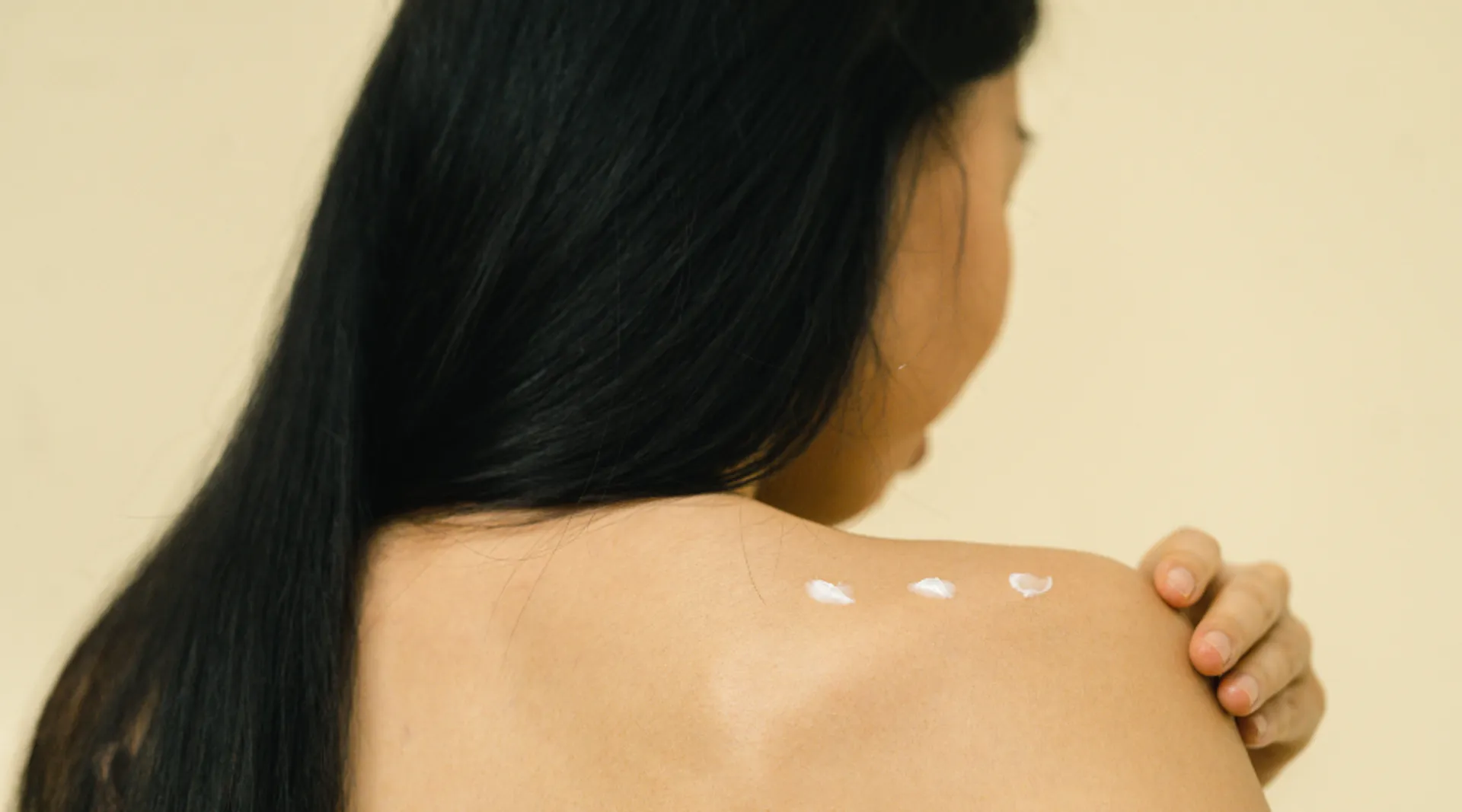 Your Guide To Dealing With Back Acne