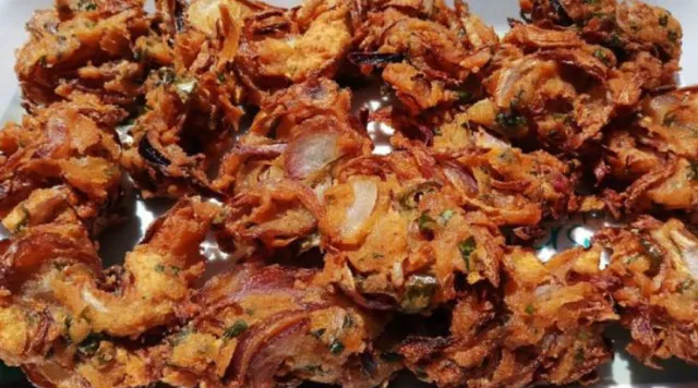 how to prepare onion pakoda in tamil
