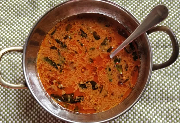 how to prepare onion kulambu in tamil