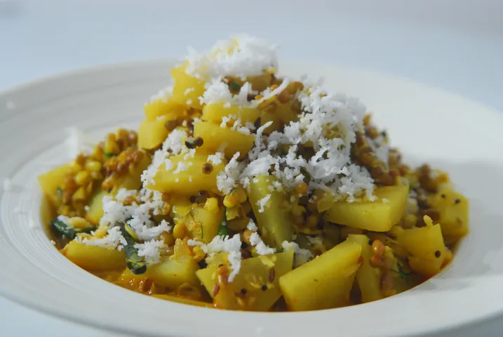 how to make bombil batata